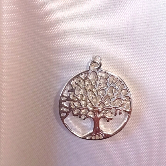 Laura Conrad | Jewelry | Laura Conrad Silvertone Family Tree Pendant ...